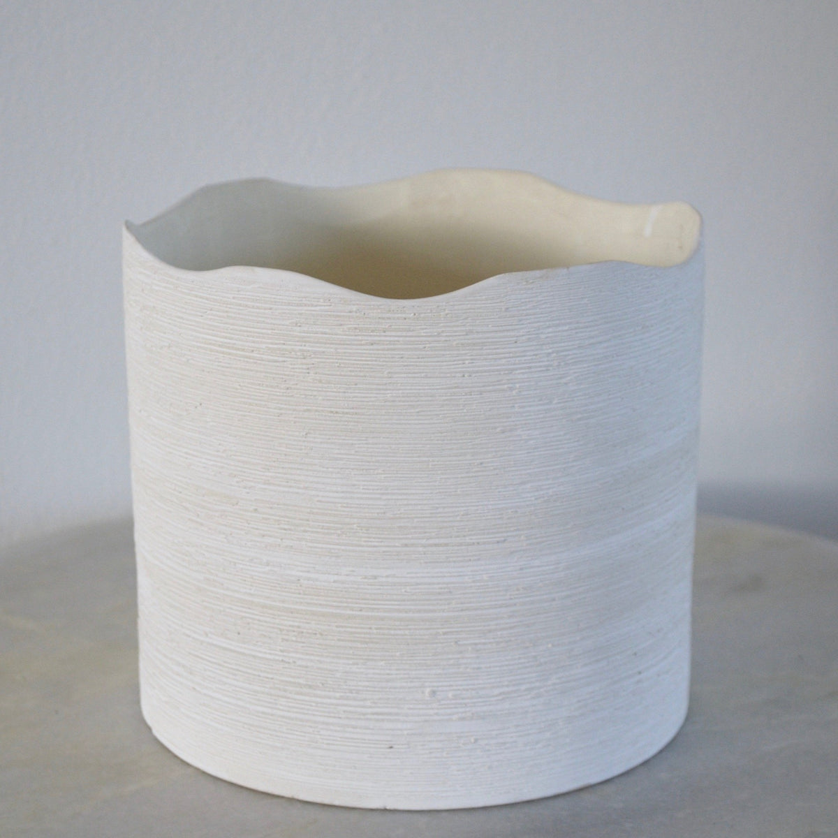White Wavy Pot – Outside In